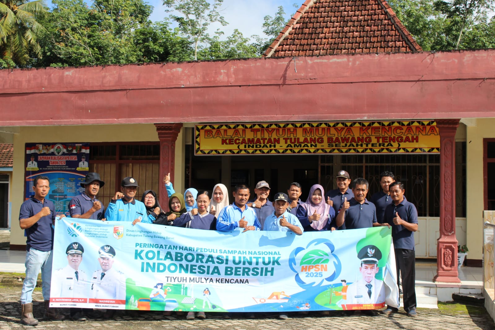 Tiyuh Mulya Kencana melaksanakan kegiatan peringatan Hari Peduli Sampah Nasional (HPSN) dengan ...